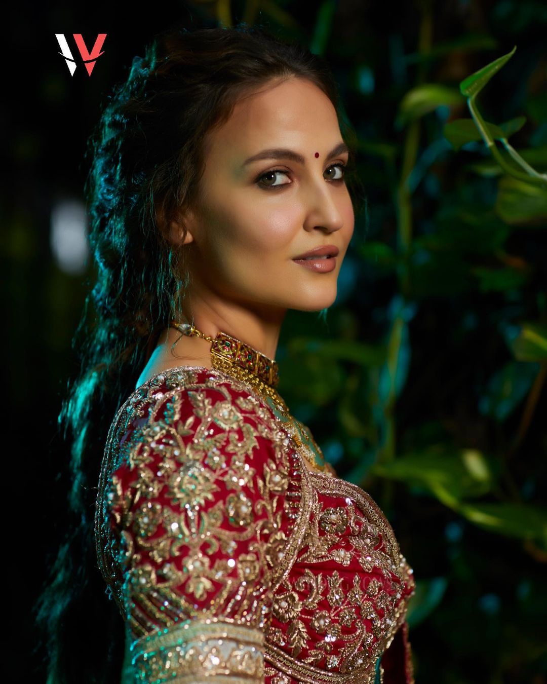 Festive Look: ಸಾಂಪ್ರದಾಯಿಕ ಲುಕ್ ನಲ್ಲಿ Elli AvrRam: ಹುಬ್ಬೇರಿಸಿದ ನೆಟ್ಟಿಗರು ...