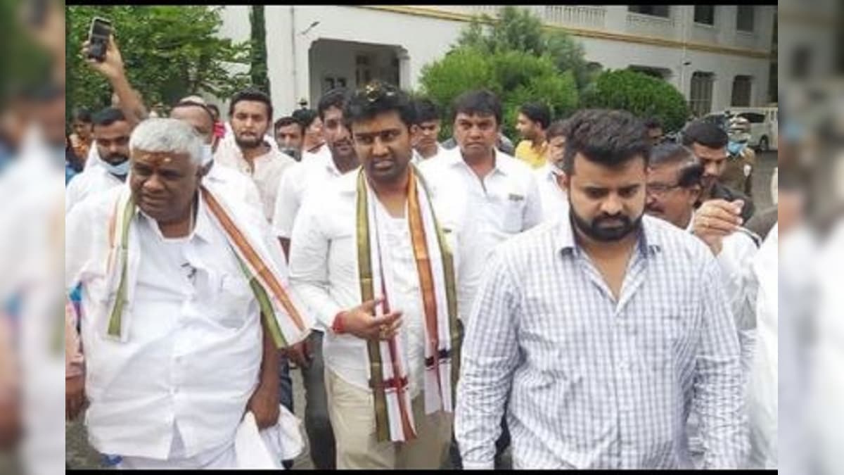ಹಾಸನದಿಂದ MLC Electionಗೆ ಸ್ಪರ್ಧಿಸಿರುವ ಡಾ.ಸೂರಜ್ ರೇವಣ್ಣ ಆಸ್ತಿ ಎಷ್ಟು ಕೋಟಿ ...