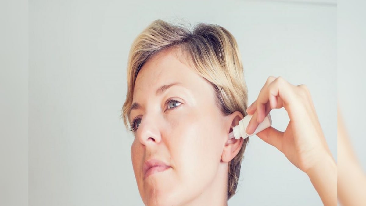 Ear Health Tips: ಇಯರ್ ಬಡ್ಸ್ ಬಳಸದೇ ಕಿವಿ ಸ್ವಚ್ಛ ಮಾಡಲು ಇಲ್ಲಿದೆ ಟ್ರಿಕ್ ...