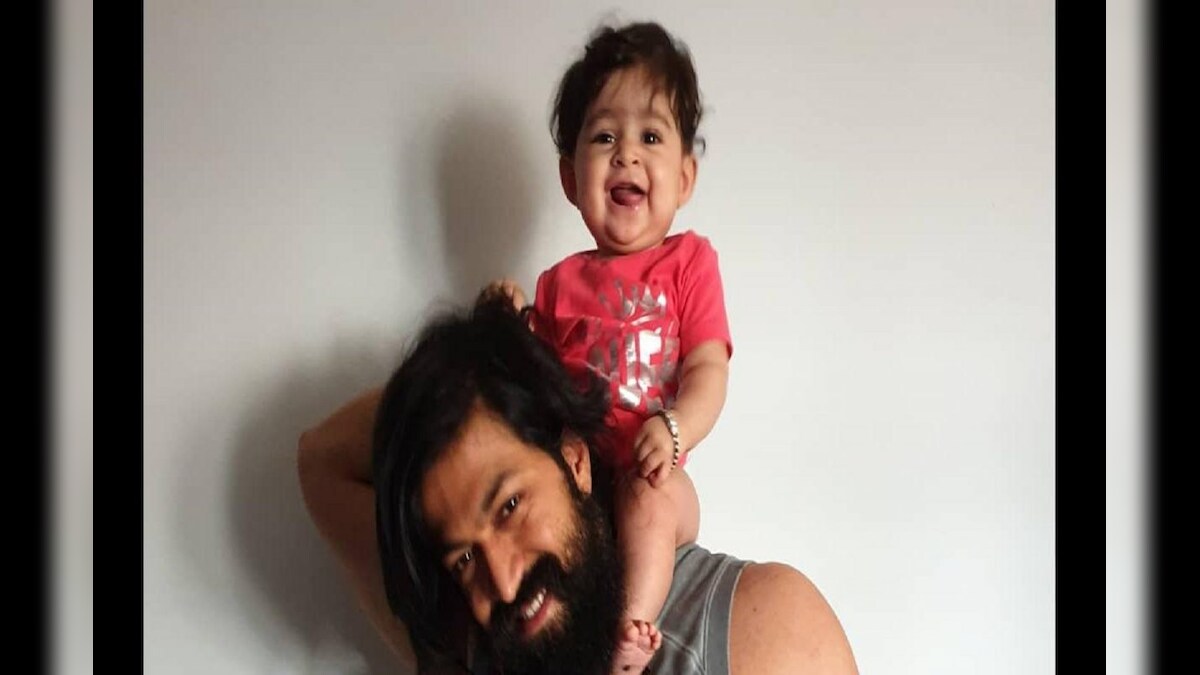 Rocking Star Yash: ಮಗಳಿಗೆ ರಾಕಿಂಗ್ ಸ್ಟಾರ್ ಕನ್ನಡ ಪಾಠ, ಮುದ್ದು ಮುದ್ದಾಗಿ ‘ಅ ...