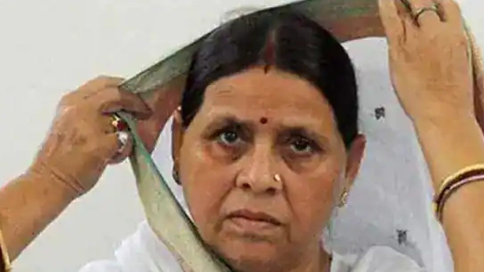 Rabri Devi slaps her supporter for heckling officers during raid at her ...