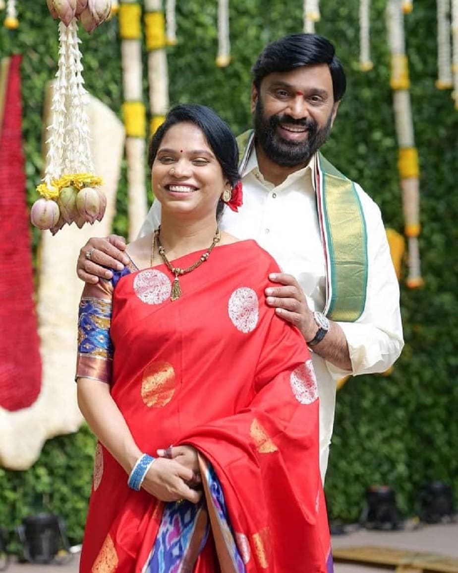 ರವಿವರ್ಮನ ಕುಂಚದಿಂದ ಮೂಡಿದವರಲ್ಲ, ಇವರು ಜನಾರ್ದನ ರೆಡ್ಡಿ ಪತ್ನಿ! ವಿಭಿನ್ನ ಫೋಟೋ ...