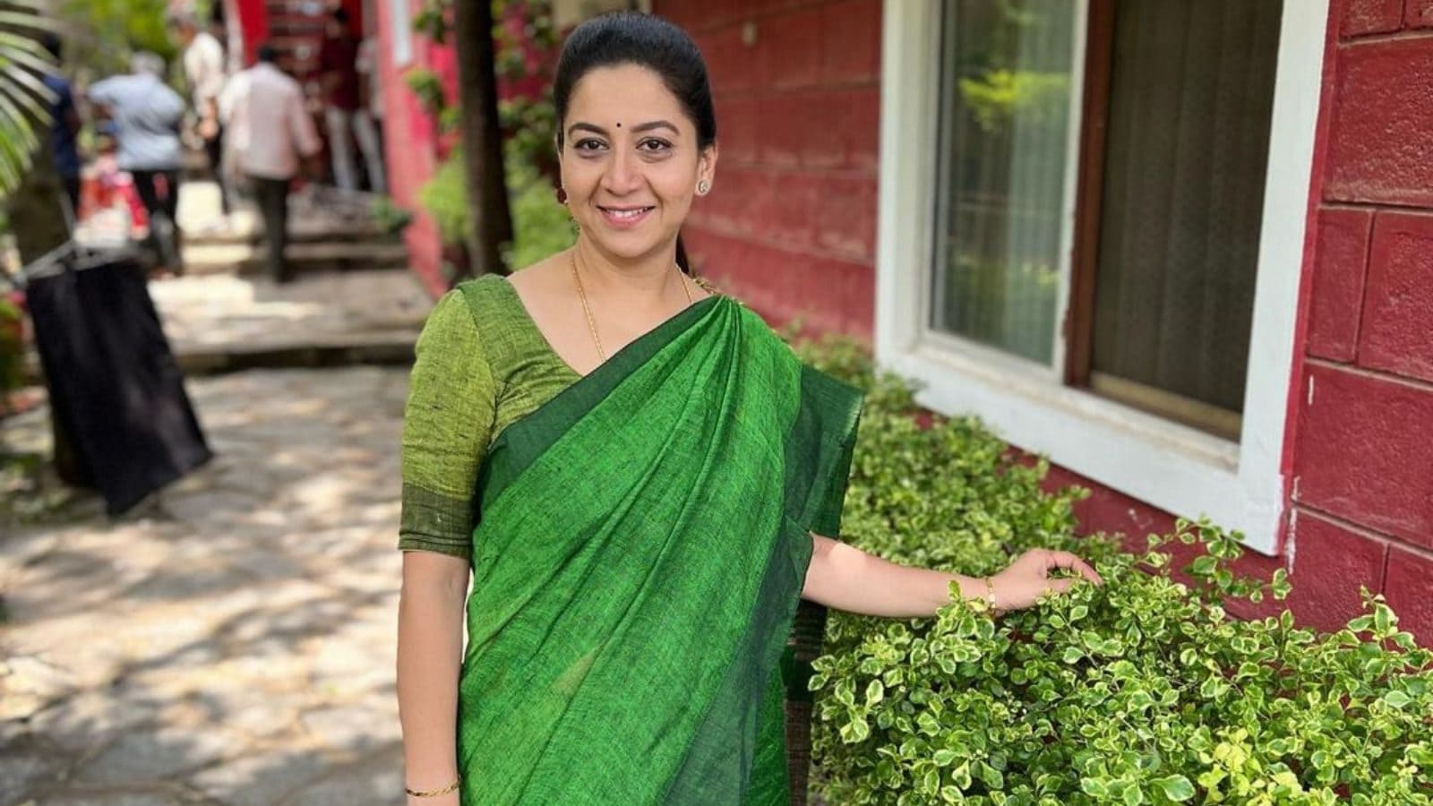 zee kannada channel launch with new serial Srirasthu subhamastu and ...