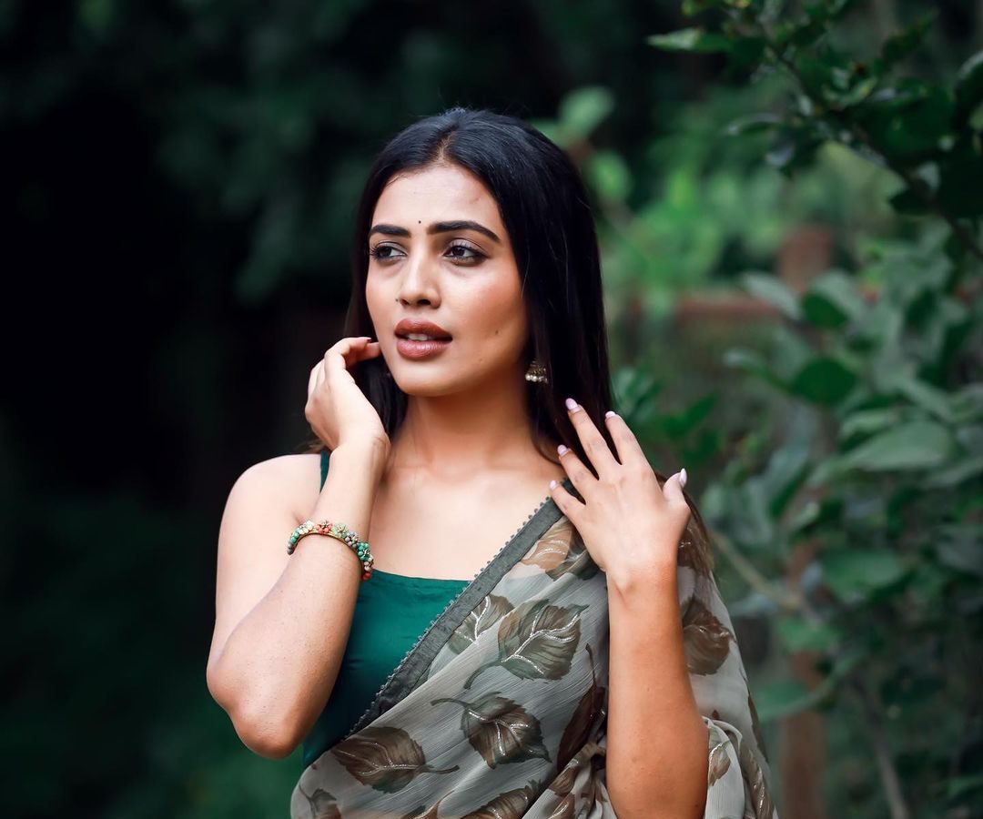Actress Sara Annaiah: ಸಿಂಪಲ್ ಸೀರೆಯಲ್ಲೂ ಸೂಪರ್ ಆಗಿ ಕಾಣ್ತಾರೆ ಸಾರಾ ಅಣ್ಣಯ್ಯ ...