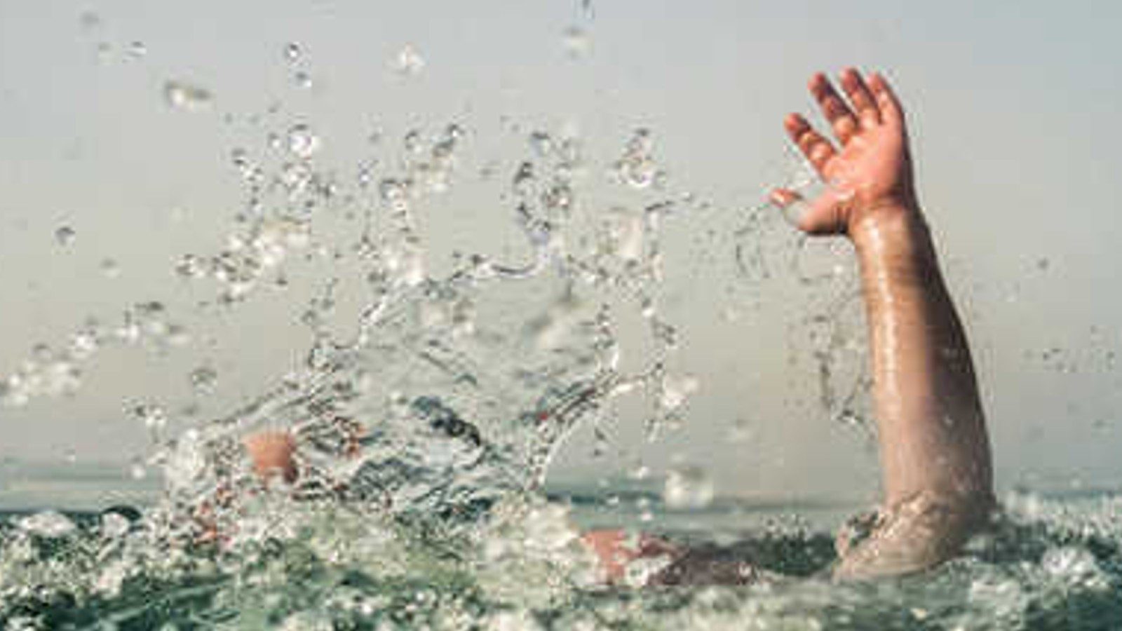 Madhya Pradesh Woman Falls into river survived incredible | Viral News ...