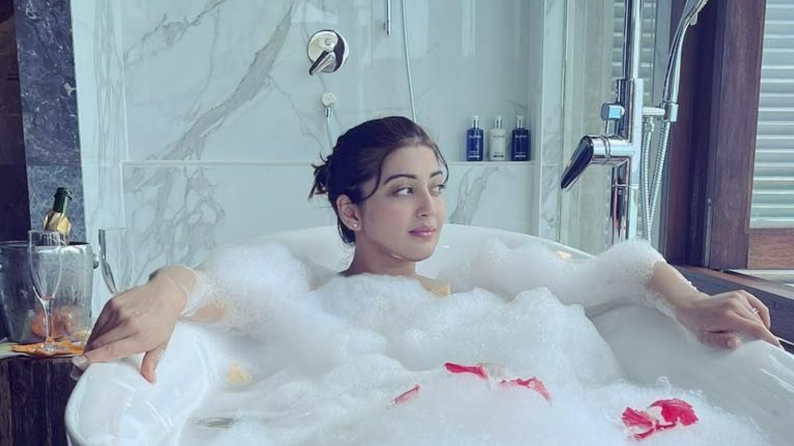 Heroine Pranitha subhash Bath Tub Photos Viral | Pranitha Subhash: ಮಮ್ಮಿಯಾದರೂ ಡಮ್ಮಿಯಾಗದ ಪ್ರಣಿತಾ ...