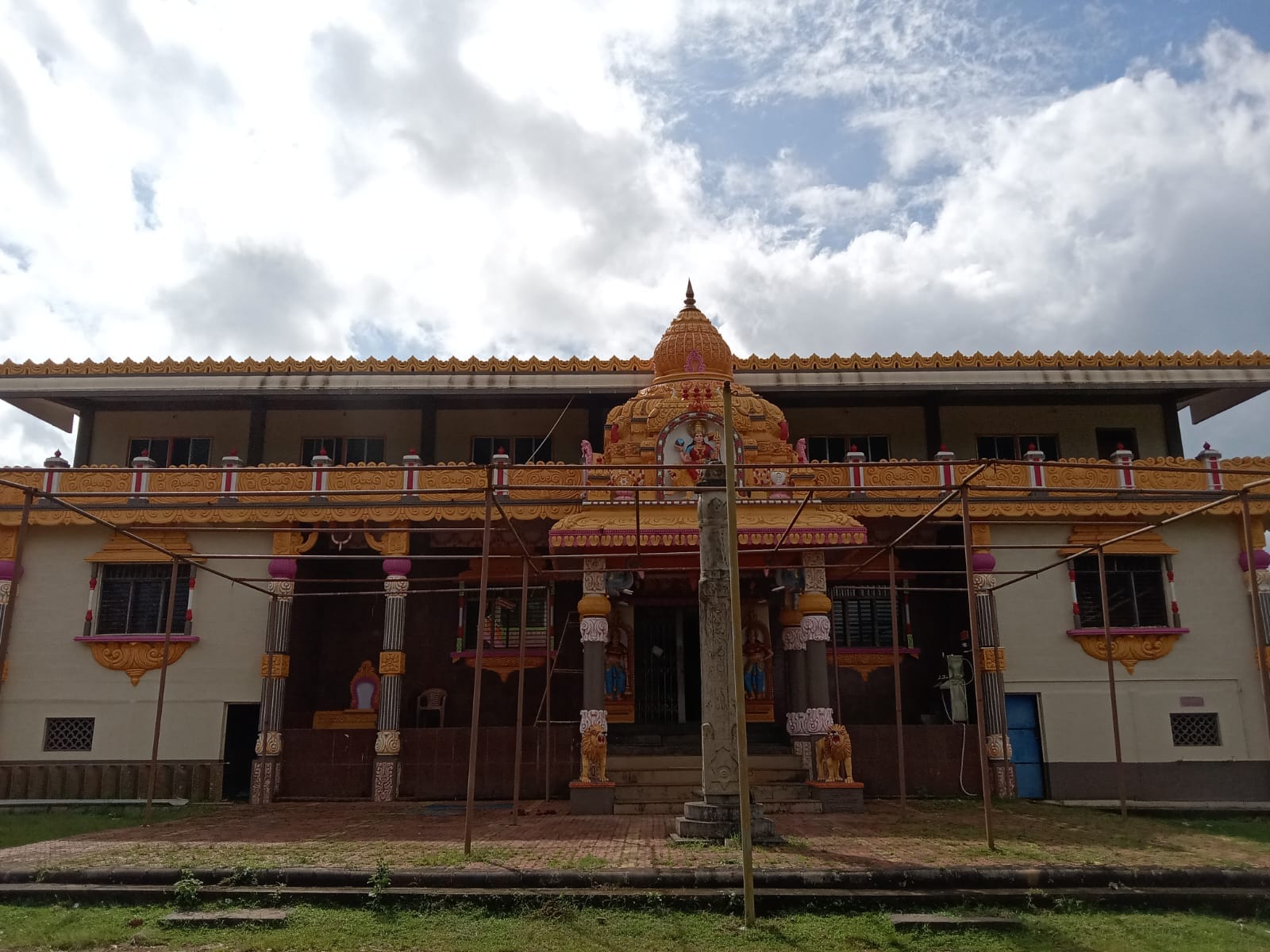 ಕನ್ನಡ ತಾಯಿಗೆ ಕೈಮುಗಿಯಲು ಇಲ್ಲಿ ಬನ್ನಿ! ಏಕೈಕ ಕನ್ನಡಮ್ಮನ ದೇಗುಲ ಇದು | ಉತ್ತರ ...