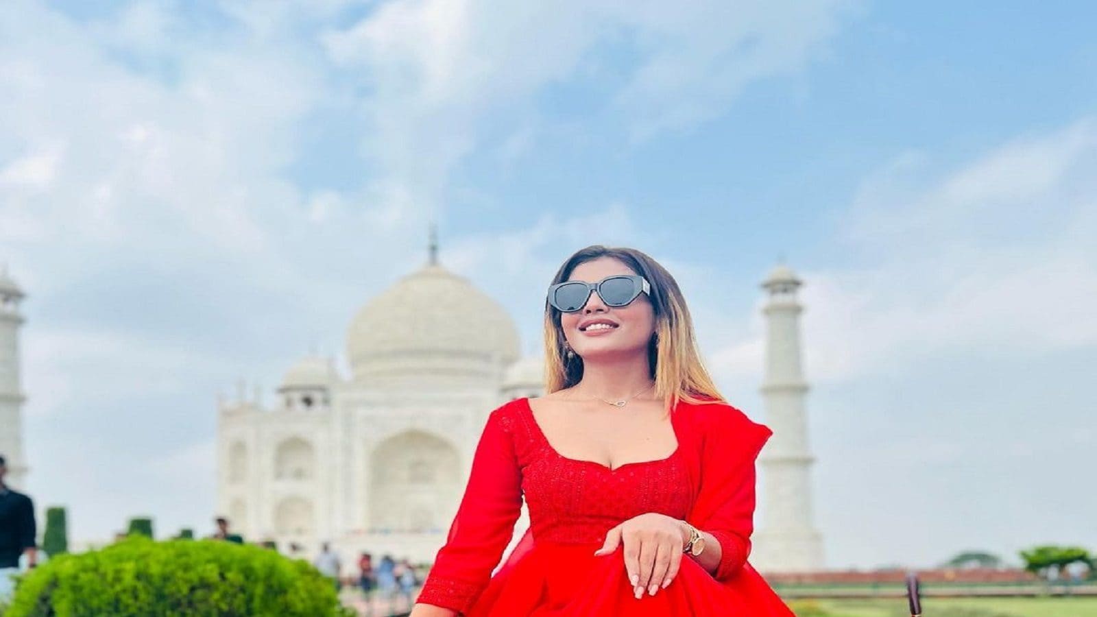 Actress Sara Annaiah: ತಾಜ್‍ಮಹಲ್ ಮುಂದೆ ರೆಡ್ ಡ್ರೆಸ್‍ನಲ್ಲಿ ಸಾರಾ ಅಣ್ಣಯ್ಯ ...