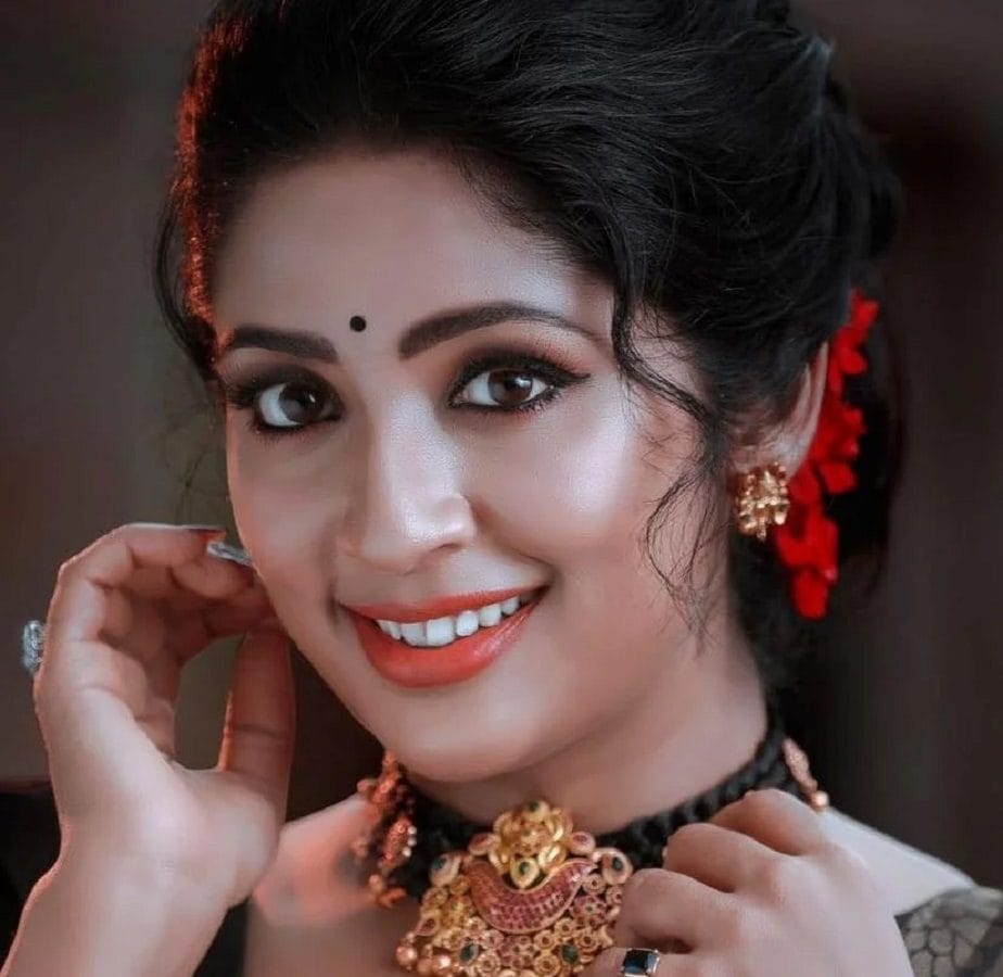 ಸಿನಿ ತಾರೆ ನವ್ಯ ನಾಯರ್ ಹುಟ್ಟುಹಬ್ಬ, ಇವರ ರಿಯಲ್ ಲೈಫ್ ಹೇಗಿದೆ ನೋಡಿ – News18 ಕನ್ನಡ