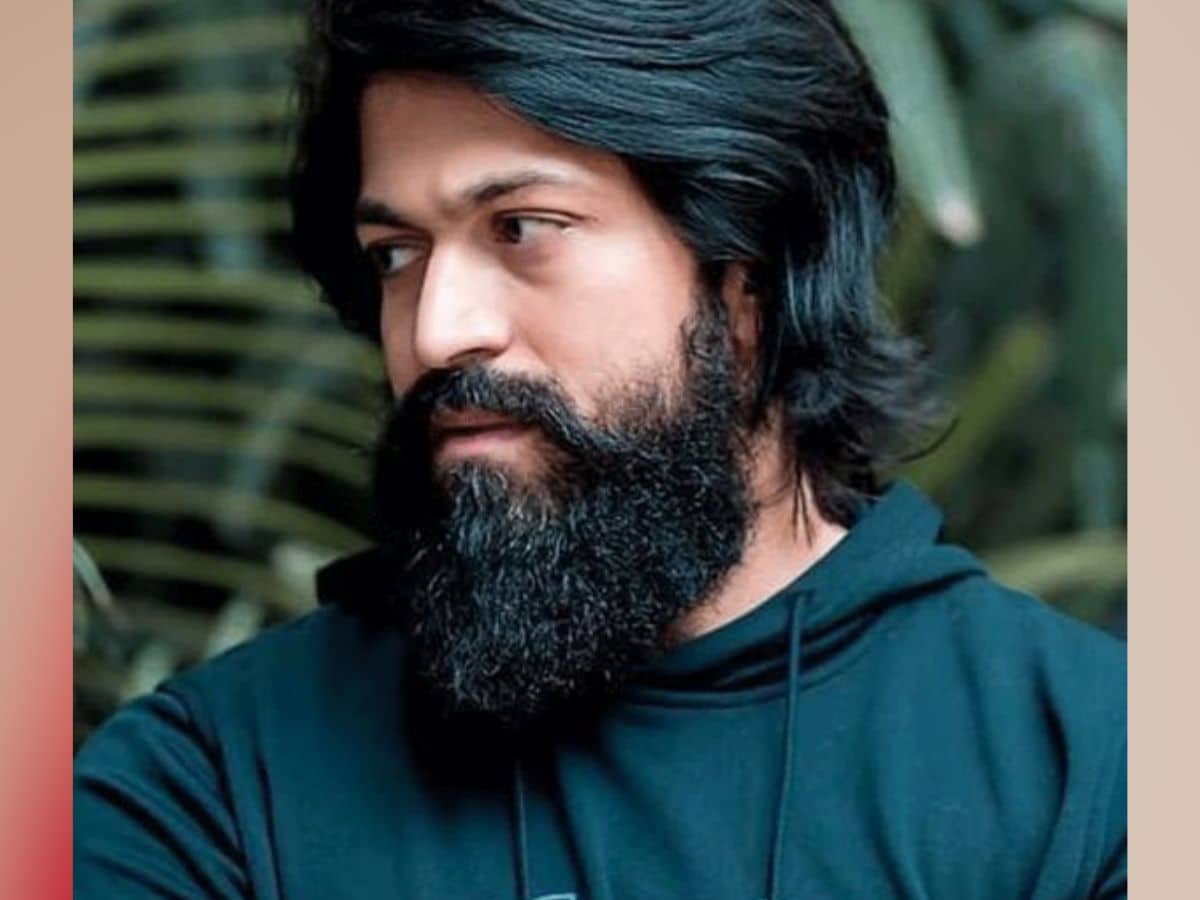 Actor Childhood Photo: ಈ ಫೋಟೋದಲ್ಲಿರೋ ಕನ್ನಡದ ಸ್ಟಾರ್ ನಟ ಯಾರು ಹೇಳಿ ...