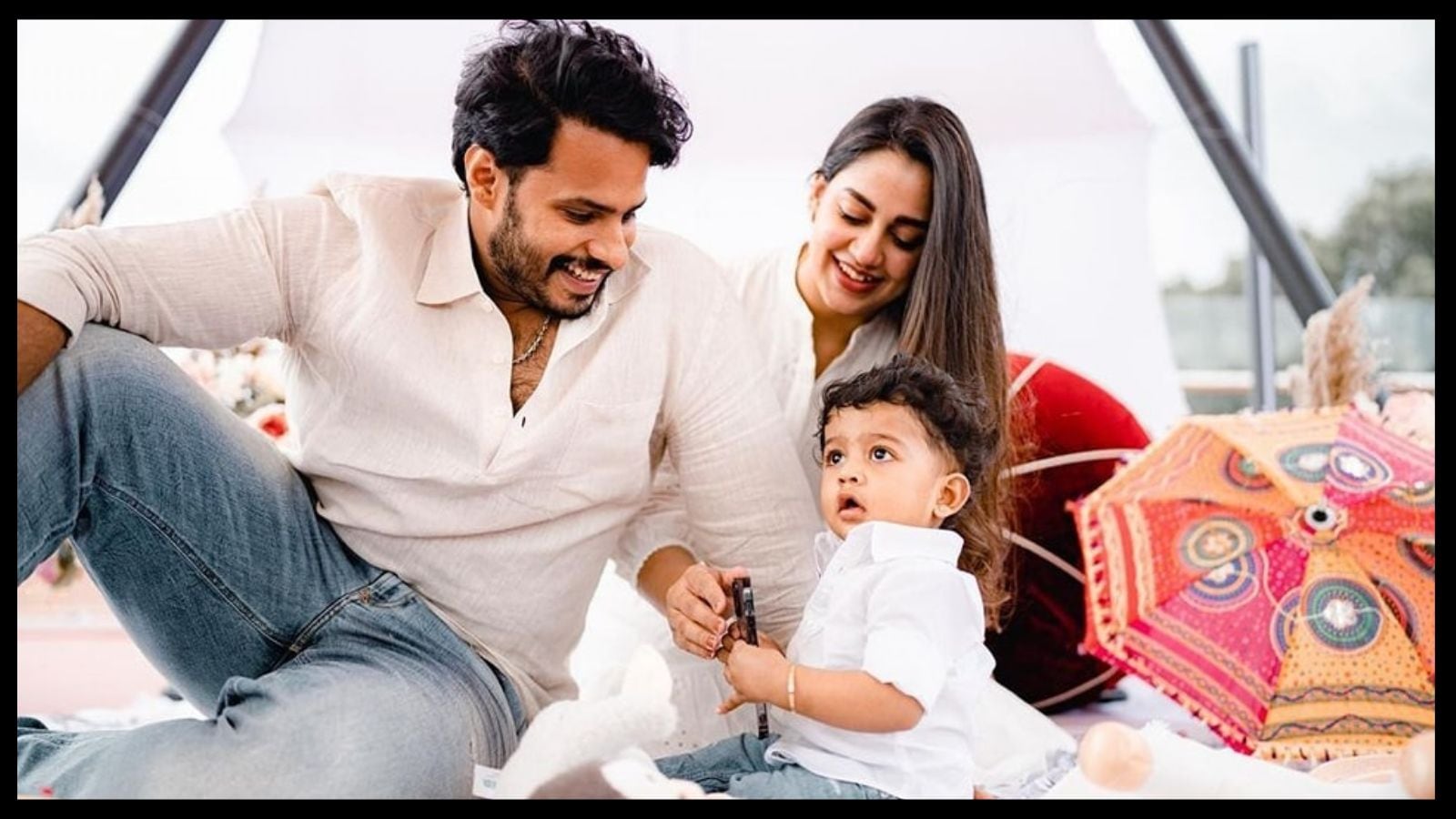 Nikhil Family Pic Viral: ಹೆಂಡತಿ-ಮಗನ ಜೊತೆ ಹೊಸ ಫೋಟೋಶೂಟ್ ಗೆ ಪೋಸ್ ಕೊಟ್ಟ ...