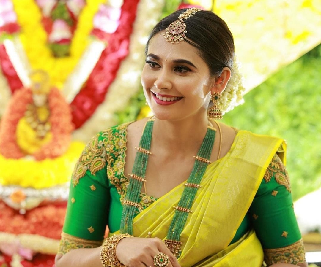 ಹಳದಿ ಬಣ್ಣದ ಸೀರೆಯಲ್ಲಿ ಕಿರುತೆರೆ ನಟಿ! ಮುಡಿ ತುಂಬ ಮಲ್ಲಿಗೆ, ಕಾವ್ಯ ಗೌಡ ಲುಕ್ ನೋಡಿ – News18 ಕನ್ನಡ