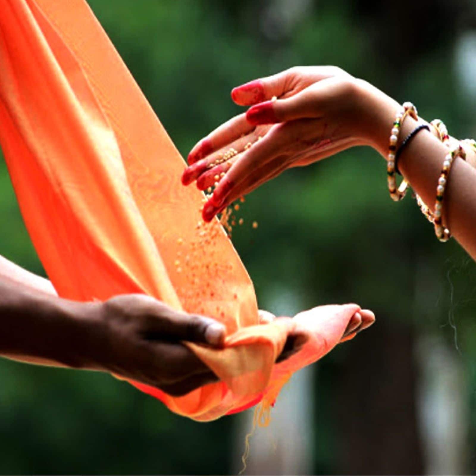 Rules For Daan: ದಾನ ಮಾಡುವಾಗ ಈ ತಪ್ಪು ಮಾಡಿದ್ರೆ ನೀವ್ ಬೀದಿಗೆ ಬರ್ತೀರಂತೆ ...