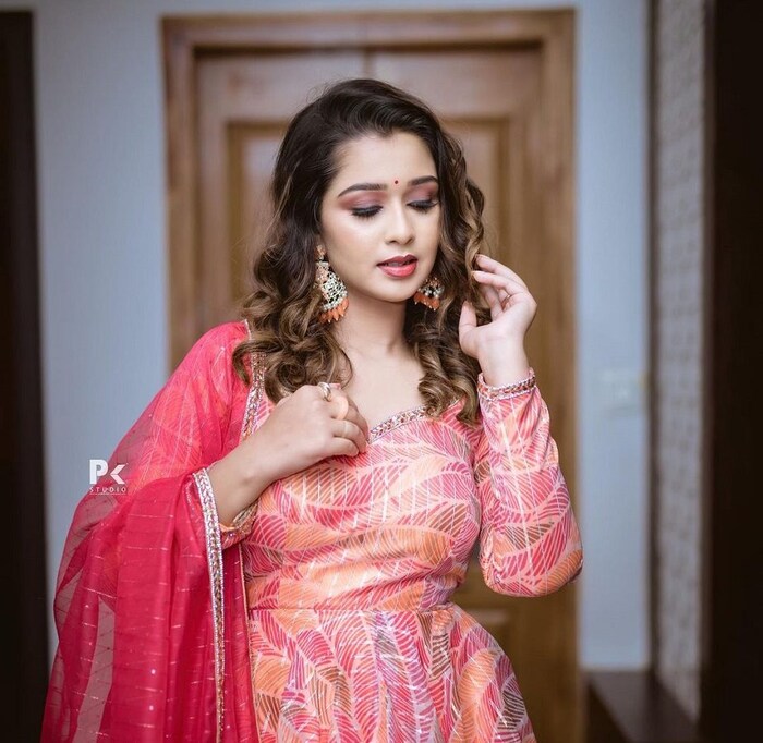 Actress Mouna: 'ಮೌನ'ವೇ ಸುಂದರ ಎಂದ ನಟಿ, ಟ್ರೆಡಿಶನಲ್ ಲುಕ್‌ನಲ್ಲಿ ಚಾರು ಸೂಪರ್!