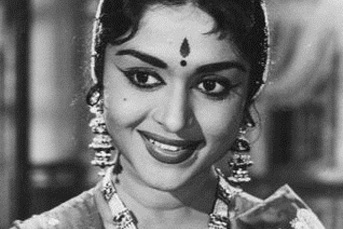 ಹಿರಿಯ ನಟಿ ಸರೋಜಾ ದೇವಿ ಬರ್ತ್ ಡೇ! ಸಿನಿ ಸ್ಟಾರ್ಸ್ ಜೊತೆಗಿನ ಫೋಟೋಸ್ ಇಲ್ಲಿವೆ