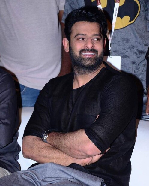 Prabhas: ಪ್ರಭಾಸ್ ಹೊಸ ಸ್ಟೈಲ್! ಬಾಹುಬಲಿ ನಟನ ಭರ್ಜರಿ ಲುಕ್ | - News18 Kannada