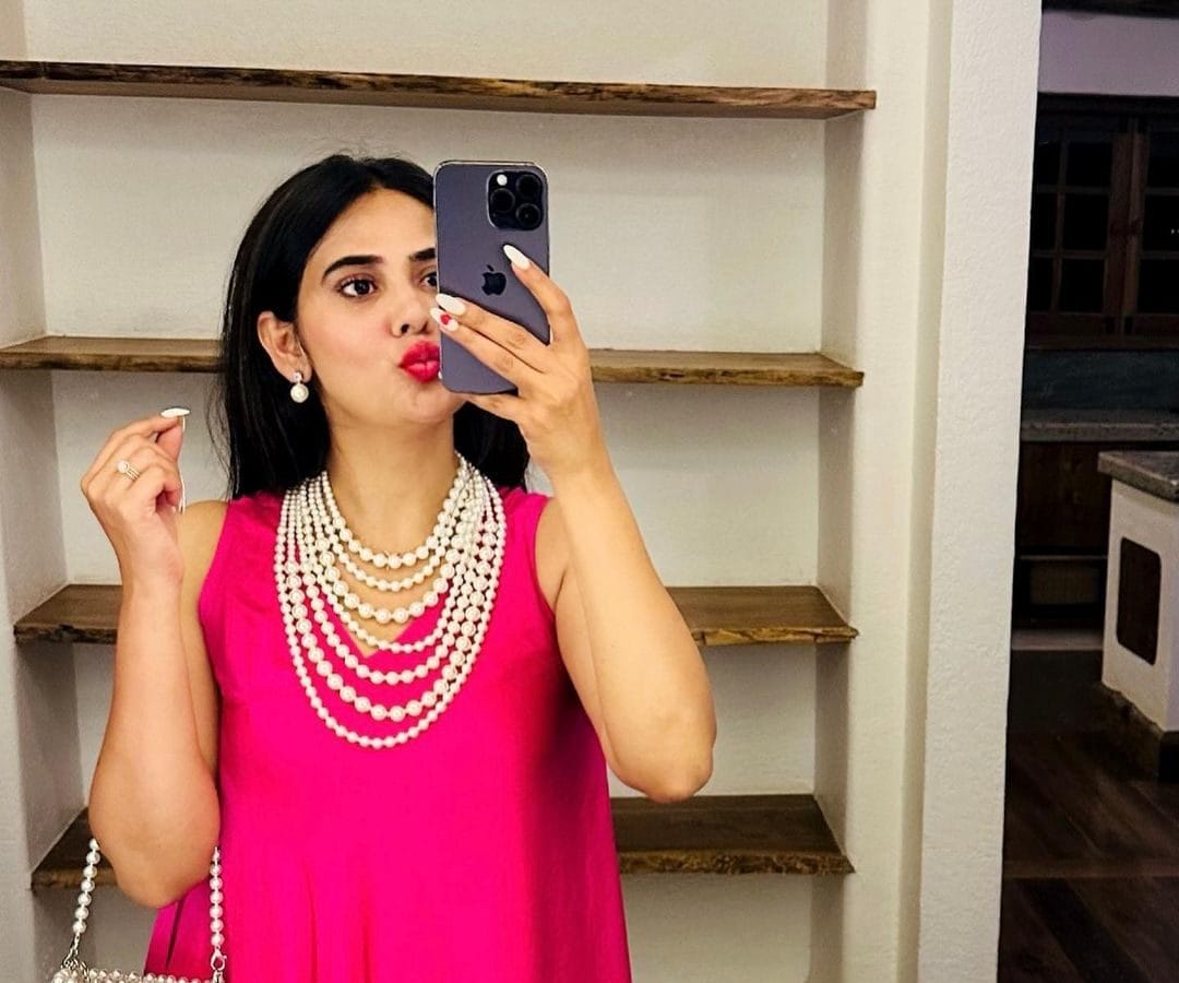 Kavya Gowda: ಪಿಂಕ್ ಬ್ಯೂಟಿಯಾದ ಕಾವ್ಯ ಗೌಡ! ಪತಿಯ ಜೊತೆ ಪ್ರೇಮಿಗಳ ದಿನ ಹೀಗಿತ್ತು – News18 ಕನ್ನಡ