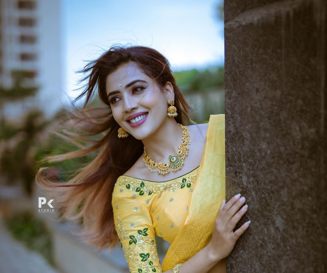 ಕನ್ನಡತಿ ನಟಿಯ ಸೂಪರ್ ಲುಕ್! ವರೂಧಿನ ಸ್ಮೈಲ್ ಗೆ ಫ್ಯಾನ್ಸ್ ಫಿದಾ |Sara annaiah ...