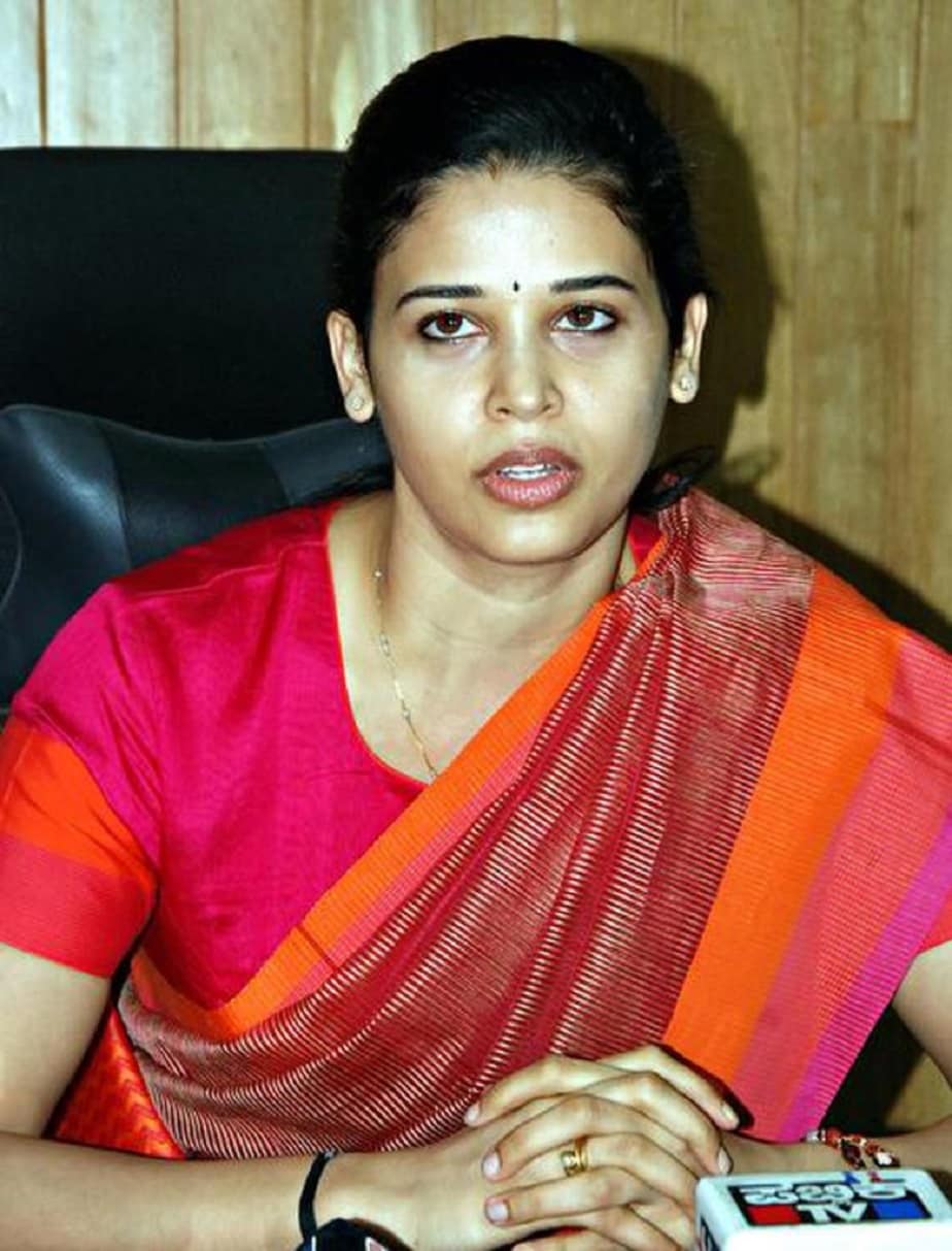 Rohini Sindhuri: ರೋಹಿಣಿ ಸಿಂಧೂರಿ ಯಾರು? ಪದೇ ಪದೇ ವಿವಾದಕ್ಕೆ ಒಳಗಾಗ್ತಿರೋದೇಕೆ ...