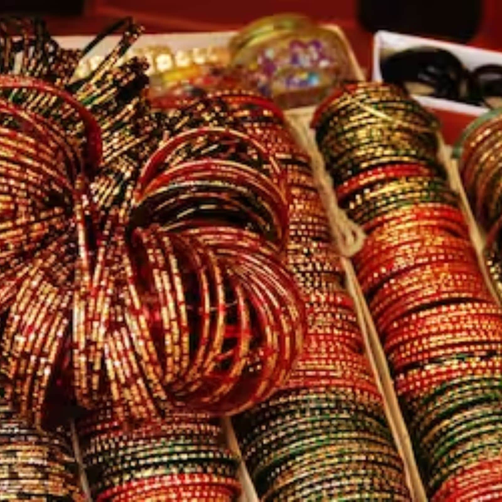 Bangles: ಮಹಿಳೆಯರು ಬಳೆ ಧರಿಸೋದು ಏಕೆ? ಇಲ್ಲಿದೆ ವೈಜ್ಞಾನಿಕ ಕಾರಣ – News18 ಕನ್ನಡ