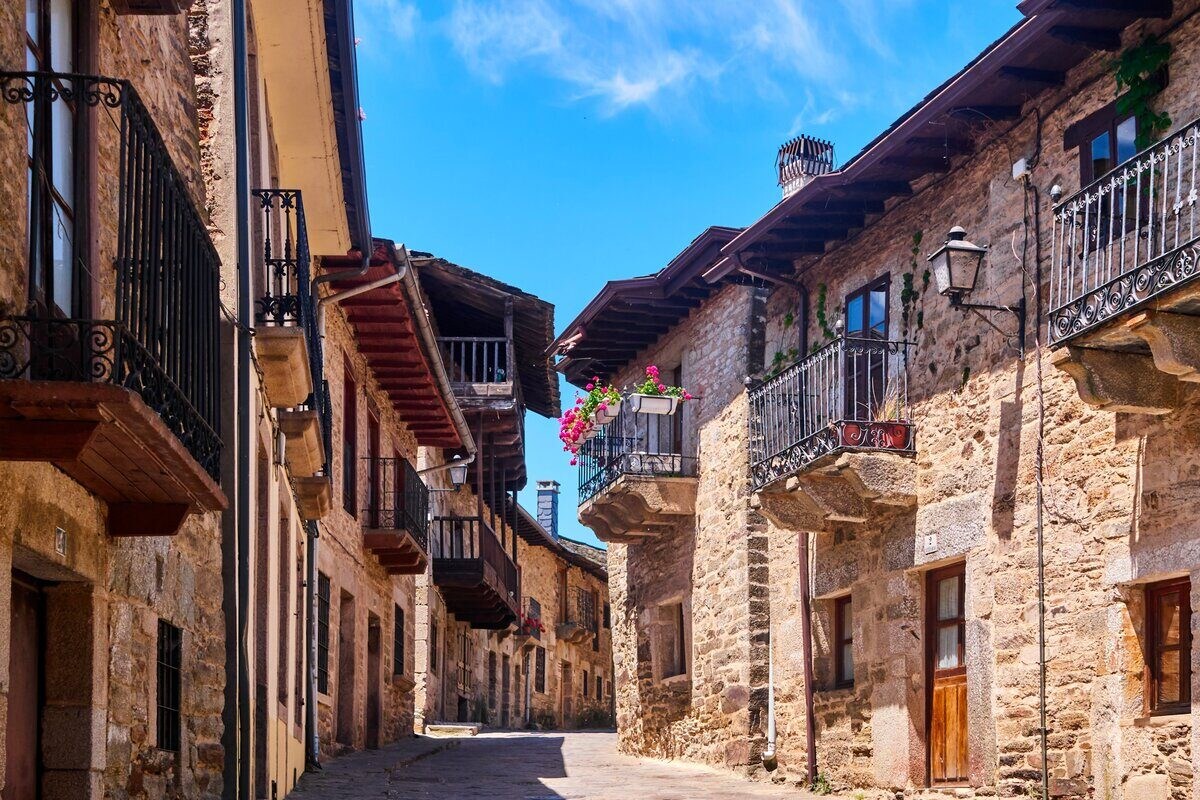 ಈ ದೇಶದಲ್ಲಿ ಫ್ರೀಯಾಗಿ ಮನೆ, ಕಾರು, ಬಂಗಲೆಯನ್ನು ಕೊಡ್ತಾರಂತೆ, ಸೂಪರ್ ಆಗಿ ಜೀವನ ...