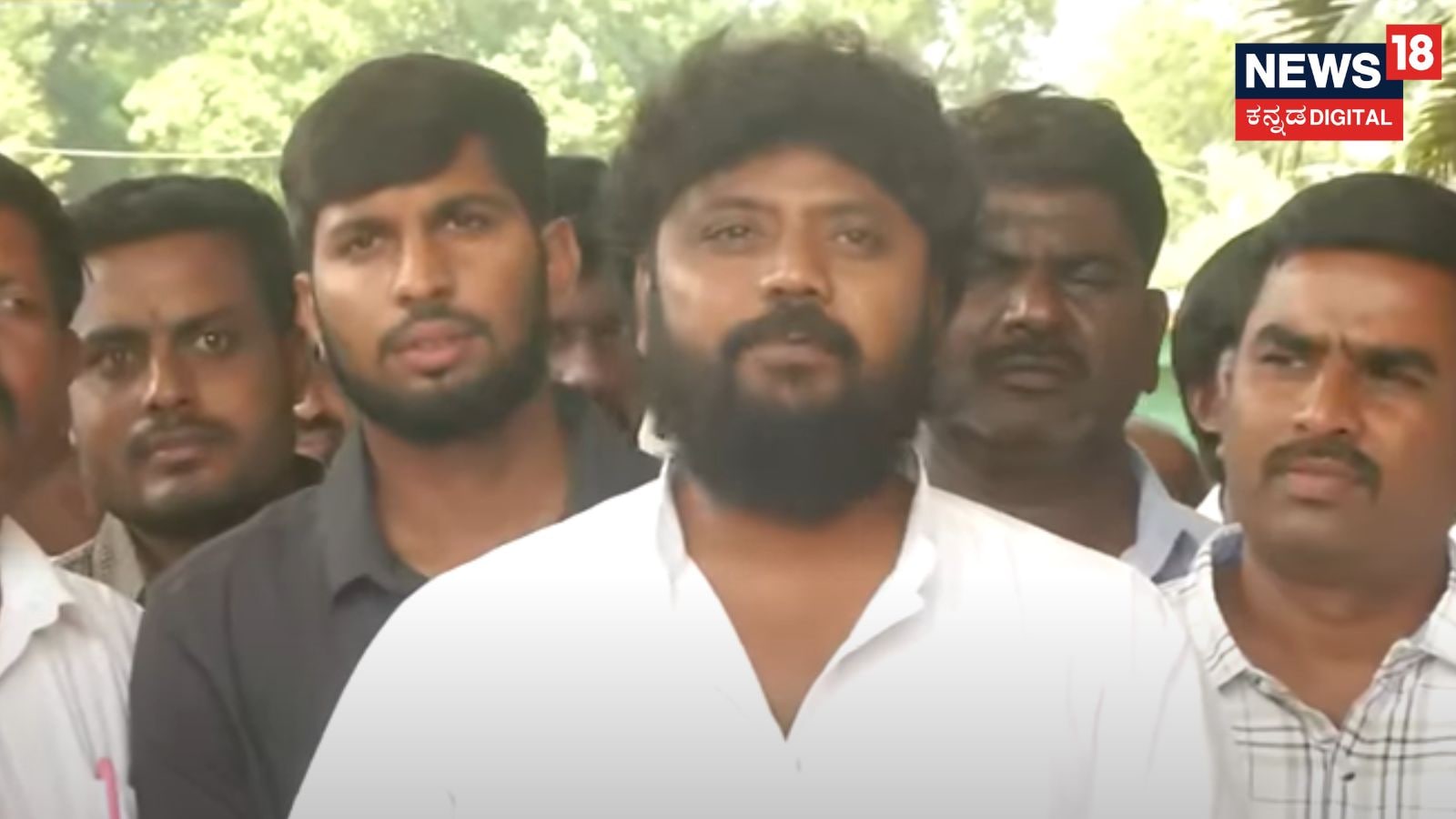 Pradeep Eshwar: ಮೊದಲು ನನ್ನ ಫ್ಲೆಕ್ಸ್ ಗಳನ್ನು ಕಿತ್ತು ಬೀಸಾಕಿ; ಅಧಿಕಾರಿಗಳಿಗೆ ಶಾಸಕರ ಖಡಕ್ ಸೂಚನೆ ...