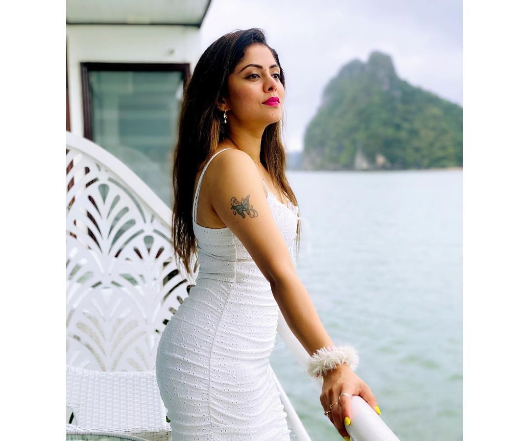 Actress Sharmitha: ಬಿಳಿ ಶಾರ್ಟ್ ಡ್ರೆಸ್ ನಲ್ಲಿ ಗೀತಾ ಅತ್ತೆ! ಮಿಲ್ಕಿ ಬ್ಯೂಟಿ ...