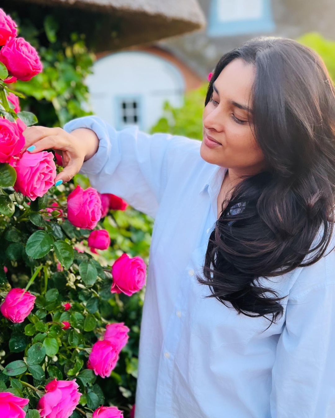 ಪಿಂಕ್ ಗುಲಾಬಿಗಳ ಮಧ್ಯೆ ರಮ್ಯಾ! ನೀವು ಒಂಚೂರು ಬದಲಾಗಿಲ್ಲ, ತುಂಬಾ ಬ್ಯೂಟಿಫುಲ್ ಎಂದ ...