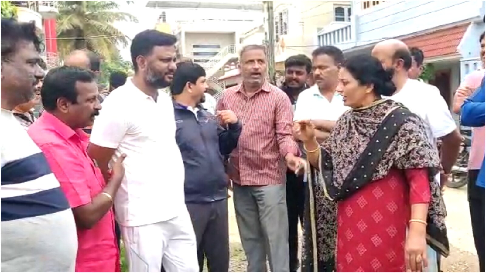 Swaroop Prakash: ಸುಮ್ನೆ ಬರ್ತೀರಾ, ಹೋಗ್ತೀರಾ? ಹಾಸನ ಎಂಎಲ್ಎ ಗೆ ಮಹಿಳೆಯ ಕ್ಲಾಸ್ ...