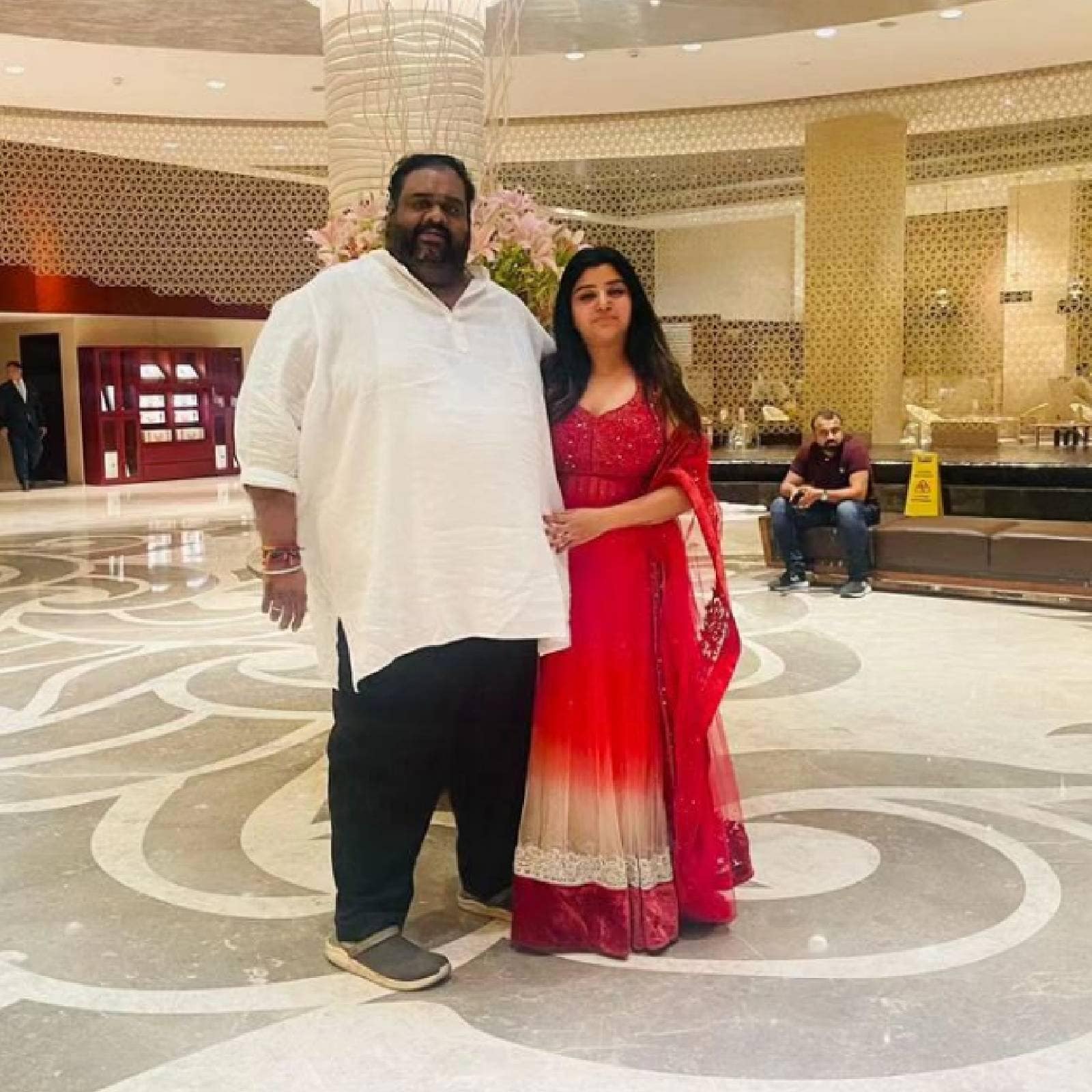 ರವೀಂದರ್ ಗೆ ಜೈಲೇ ಗತಿಯಾಯ್ತು! ಇತ್ತ ಮರ ಸುತ್ತುತ್ತಾ ಮಹಾಲಕ್ಷ್ಮಿ ಮಸ್ತ್ ಫೋಟೋಶೂಟ್ ...