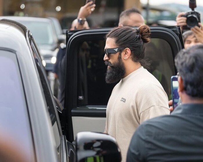 Yash: ಮಲೇಷ್ಯಾದಲ್ಲಿ ಯಶ್! ರಾಕಿಂಗ್ ಸ್ಟಾರ್ ಫೋಟೋಸ್ ನೋಡಿ