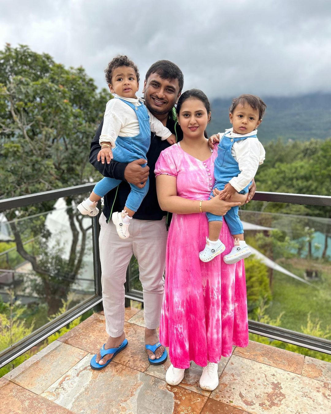 Amulya: ಪತಿ, ಮಕ್ಕಳೊಂದಿಗೆ ಹಿಲ್ ಸ್ಟೇಷನ್ ನಲ್ಲಿ ಅಮೂಲ್ಯ! ಮಳೆಗಾಲದ ಮಸ್ತಿ ...