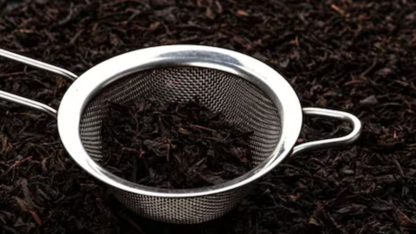 Kitchen Hacks: ಕಾಫಿ, ಟೀ ಸೋಸುವ ಜಾಲರಿ ಕಪ್ಪಾಗಿದ್ಯಾ? ಡೋಂಟ್ ವರಿ ಸುಲಭವಾಗಿ ...