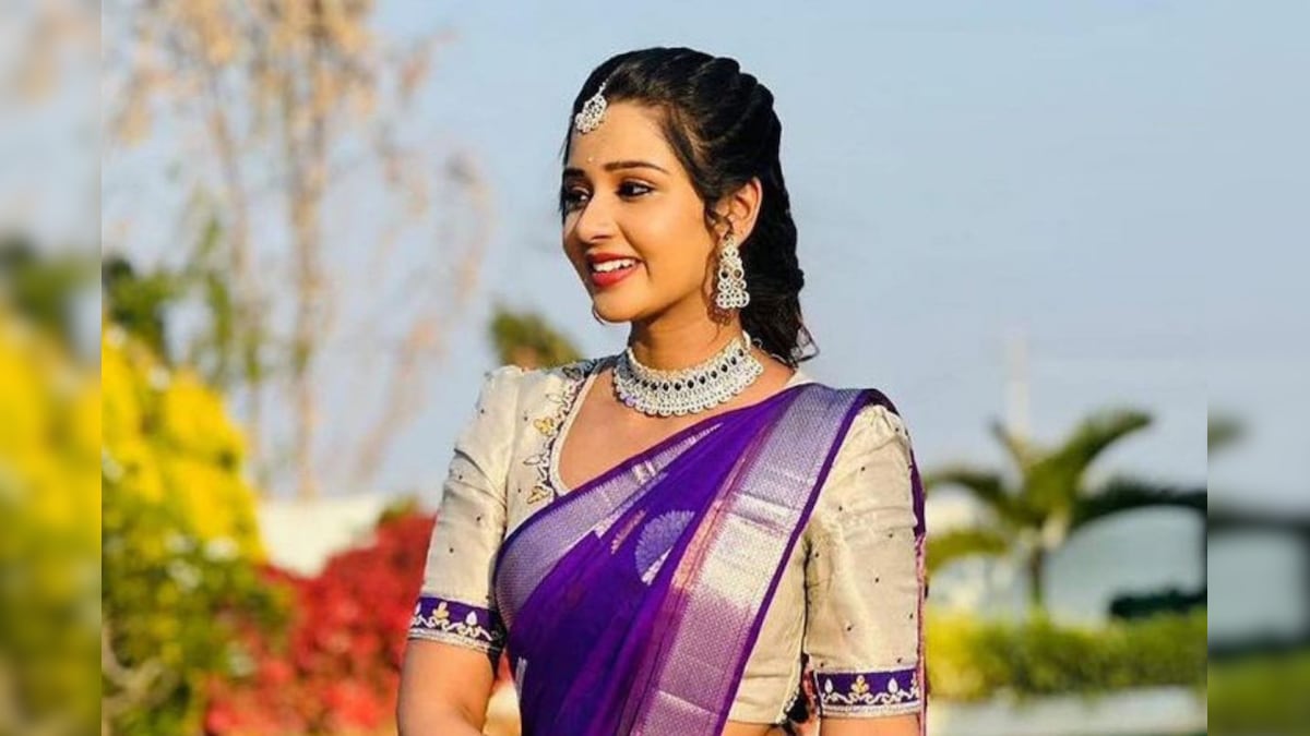 Ramachari Serial: ರಾಮಾಚಾರಿ ಬೆಡಗಿಯ ಸೂಪರ್ ಸೀರೆ ಲುಕ್! ಚಾರು ಸಖತ್ ಕ್ಯೂಟ್ | - News18 ಕನ್ನಡ