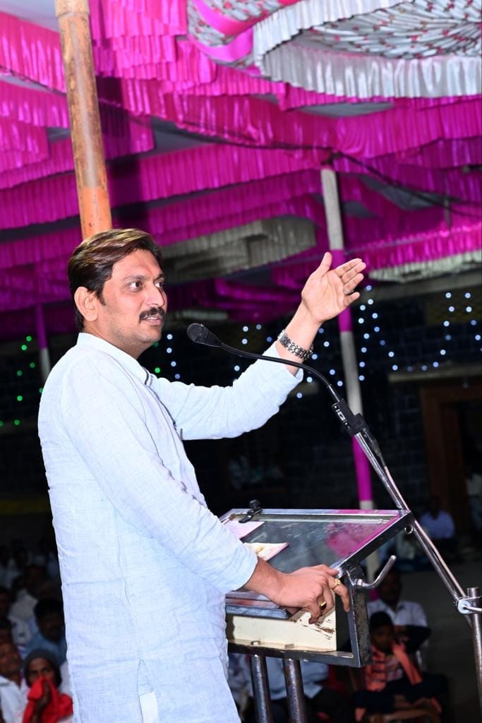 Laxman Savadi ಪುತ್ರನಿಂದ ಅಧಿಕಾರ ದುರ್ಬಳಕೆ; ತಂದೆಯ ಕ್ಷೇತ್ರದಲ್ಲಿ ಮಗನ ಆಡಳಿತ ...