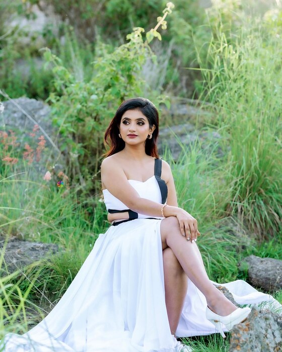 Jhanvi: ಬಿಳಿ ಕುದುರೆ ಜೊತೆ ಭರ್ಜರಿ ಪೋಸ್! ಜಾನ್ವಿ ಫೊಟೋಸ್ ನೋಡಿ