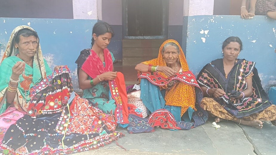 Lambani Dress: ಲಂಬಾಣಿ ಸಂಸ್ಕೃತಿ ಉಡುಗೆ ತಯಾರಾಗುವುದು ಹೇಗೆ? ಇದರ ವಿಶೇಷತೆ ...