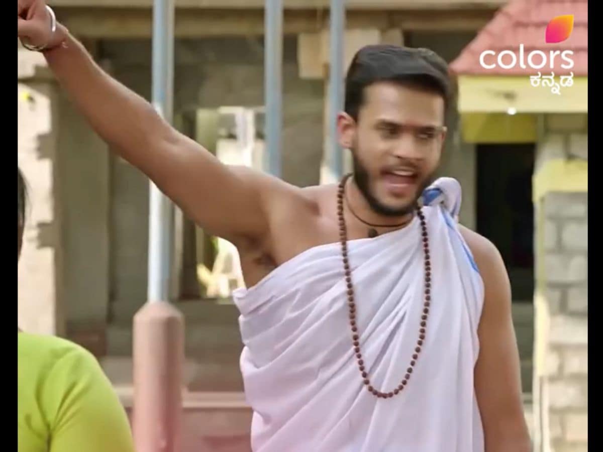 Ramachari: ರಾಮಾಚಾರಿ ಕೆಂಡಾಮಂಡಲ; ವೃತ ಪೂರ್ತಿ ಮಾಡಿದ ಚಾರು charu complete ritual in temple in ...