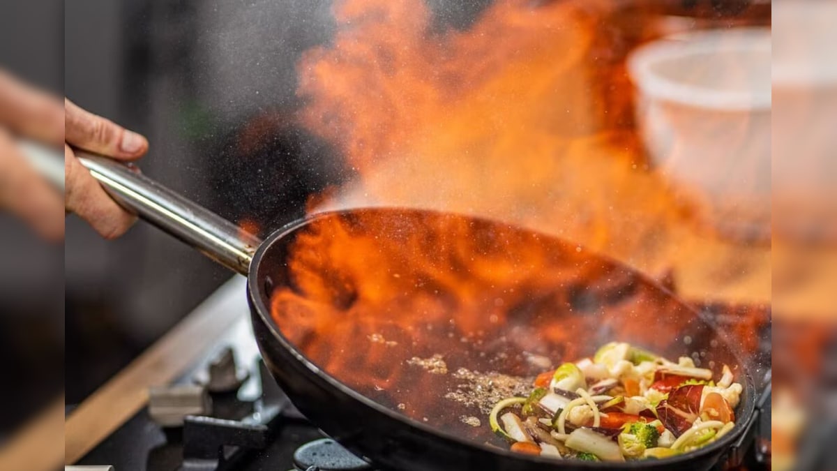 Burn Tips: ಬಿಸಿ ಎಣ್ಣೆ ಕೈಗೆ ಸಿಡಿದು ಬೊಬ್ಬೆ ಬಂದಿದ್ಯಾ? ಹಾಗಾದ್ರೆ ತಕ್ಷಣ ಹೀಗೆ ...