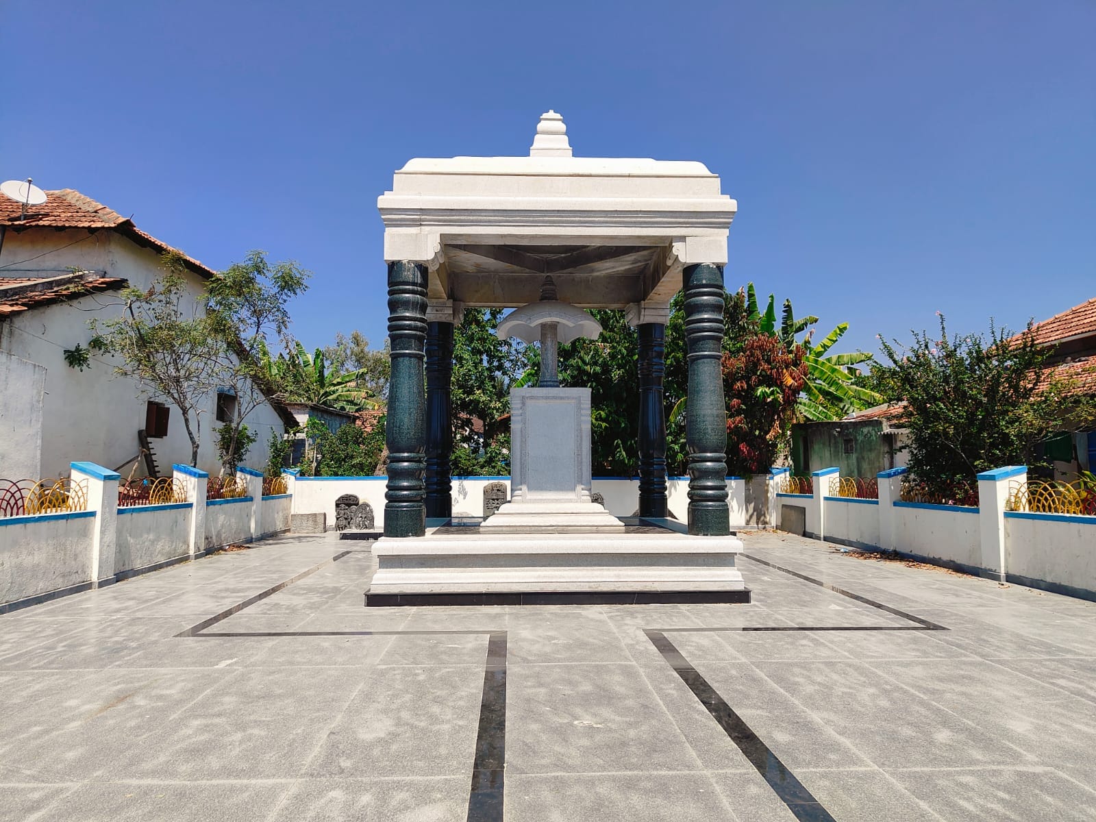 Halmidi Inscription: ಕನ್ನಡದ ಮೊದಲ ಶಾಸನ ಹಲ್ಮಿಡಿ ಸ್ಮಾರಕ ಇಲ್ಲಿದೆ ನೋಡಿ ...