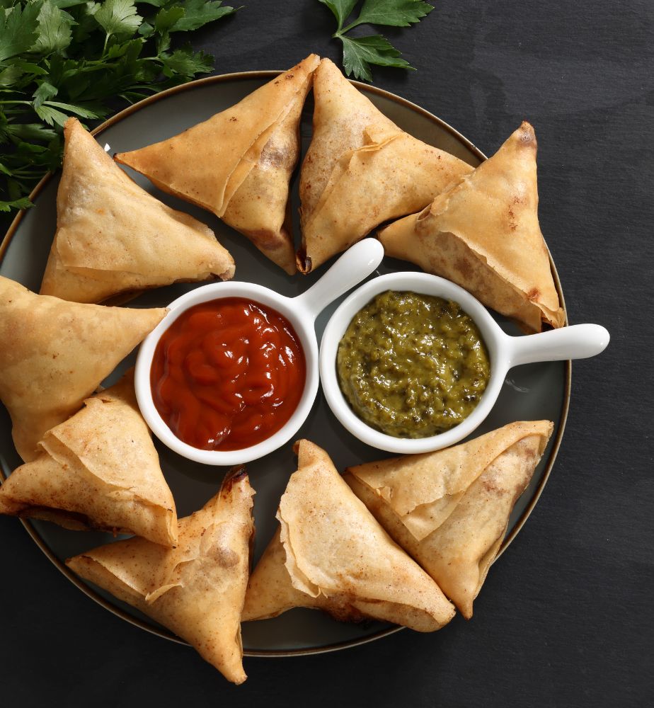 ಈ ದೇಶದಲ್ಲಿ ಸಮೋಸ ಮಾರಾಟ ಬ್ಯಾನ್ ! ತಿಂದರೆ ಬೀಳುತ್ತೆ ಭಾರೀ ದಂಡ | Samosa sale ...