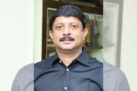 Minister Byrathi Suresh ಪ್ರಯಾಣಿಸುತ್ತಿದ್ದ ಹೆಲಿಕಾಪ್ಟರ್ ಶಾಲಾ ಮೈದಾನದಲ್ಲಿ ...