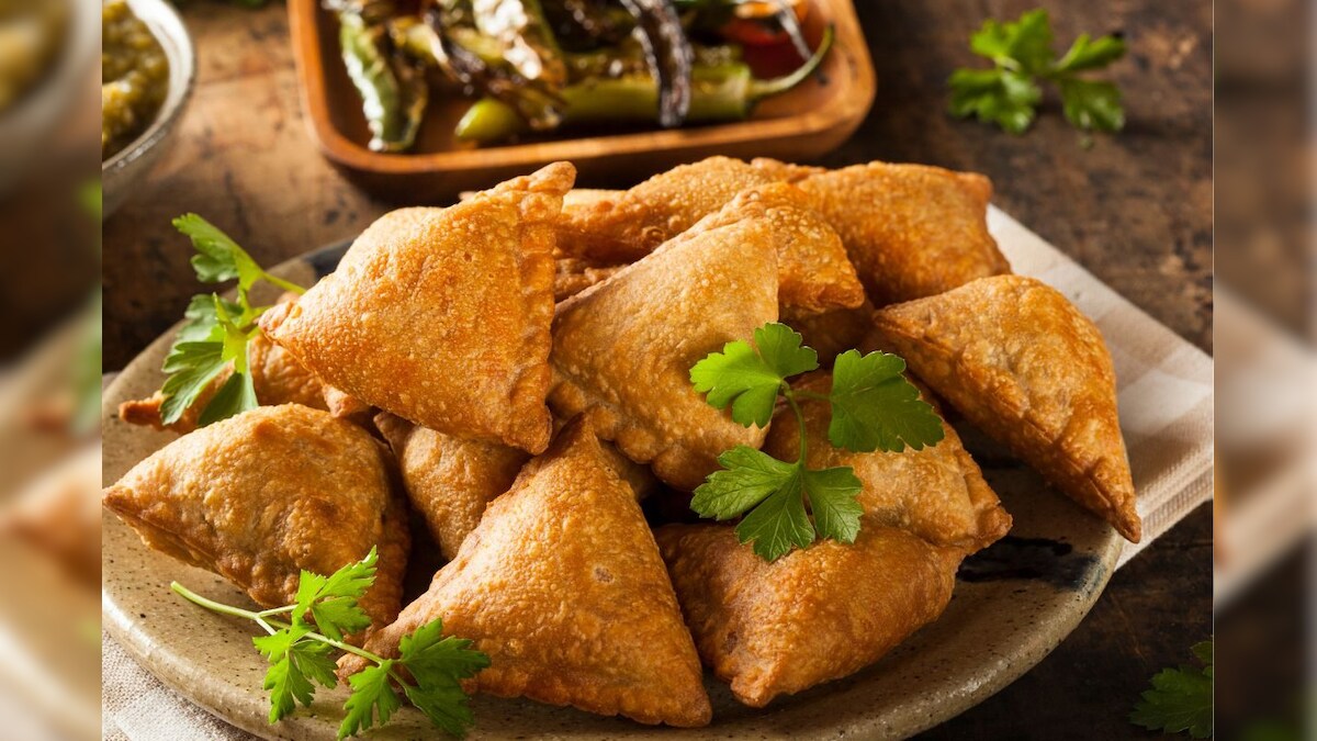 ಈ ದೇಶದಲ್ಲಿ ಸಮೋಸ ಮಾರಾಟ ಬ್ಯಾನ್ ! ತಿಂದರೆ ಬೀಳುತ್ತೆ ಭಾರೀ ದಂಡ | Samosa sale ...