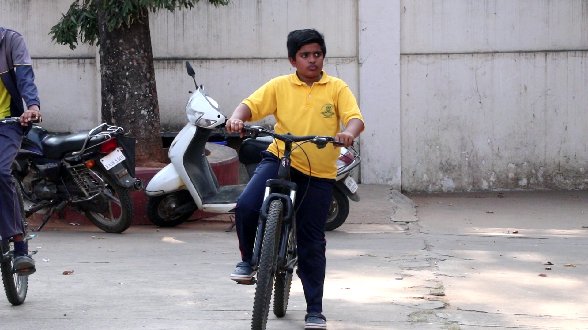 Slow Cycle Race: 20 ನಿಮಿಷಗಳ ಕಾಲ ಸೈಕಲ್‌ ಬ್ಯಾಲೆನ್ಸ್‌ ಮಾಡಿದ 6 ನೇ ತರಗತಿ ...