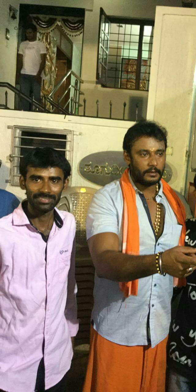 Darshan Fans: ಚಾಲೆಂಜಿಂಗ್ ಸ್ಟಾರ್ ಜೊತೆ ಸೆಲೆಬ್ರಿಟಿಸ್! ಫೋಟೋಸ್ ಇಲ್ಲಿವೆ ನೋಡಿ ...