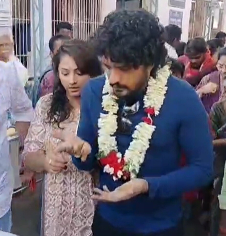 Vasishta Simha: ಘಾಟಿ ಸುಬ್ರಮಣ್ಯನ ದರ್ಶನ ಪಡೆದ ನಟ ವಸಿಷ್ಠ ಸಿಂಹ ಮತ್ತು ನಟಿ ಹರಿಪ್ರಿಯಾ! | Actor Vasishta ...