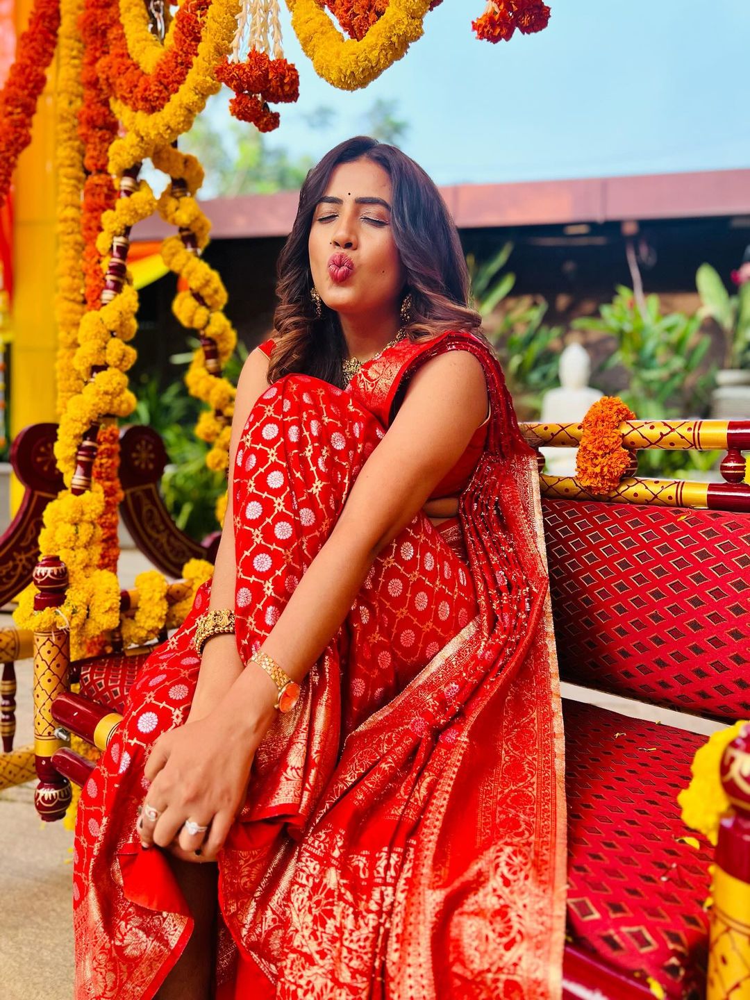 Sara Annaiah: ಕೆಂಪು ಸೀರೆಯಲ್ಲಿ ಏನ್ ಚಂದ ಕಾಣ್ತೀಯಲ್ಲೇ ಎಂದ್ರು ಫ್ಯಾನ್ಸ್ ...