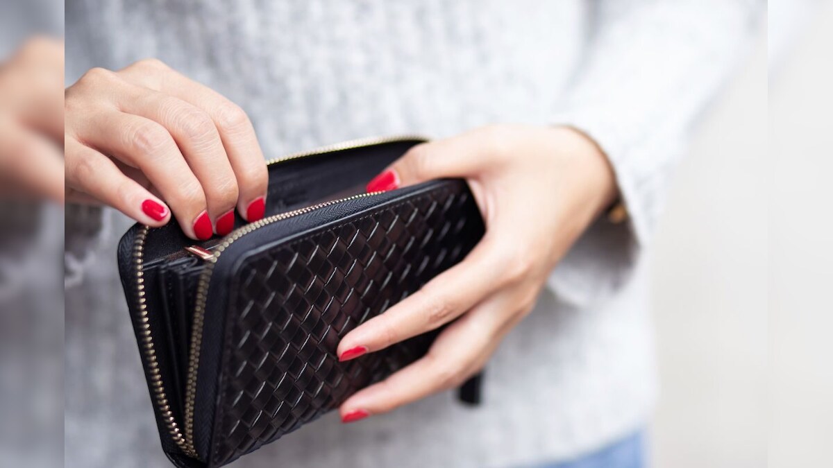 ಈ ಬಣ್ಣದ ವ್ಯಾಲೆಟ್‌ ನಿಮ್ಮಲ್ಲಿದ್ರೆ ನೀವೇ ಕೋಟ್ಯಾಧಿಪತಿ! | These colorful ...