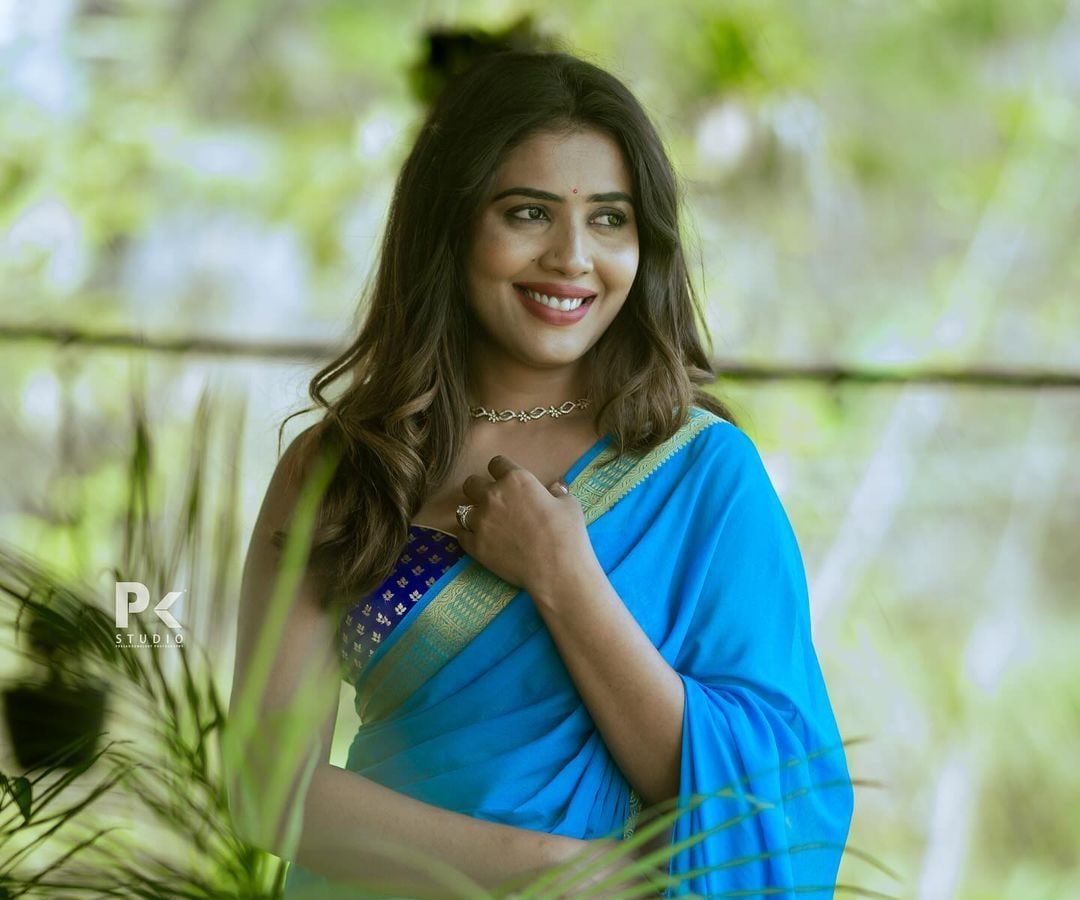 Sara Annaiah: ಆಕಾಶನೀಲಿ ಬಣ್ಣದ ಸೀರೆಯಲ್ಲಿ ಸಾರಾ ಅಣ್ಣಯ್ಯ! ಮಹಿಳಾ ದಿನದಂದು ...