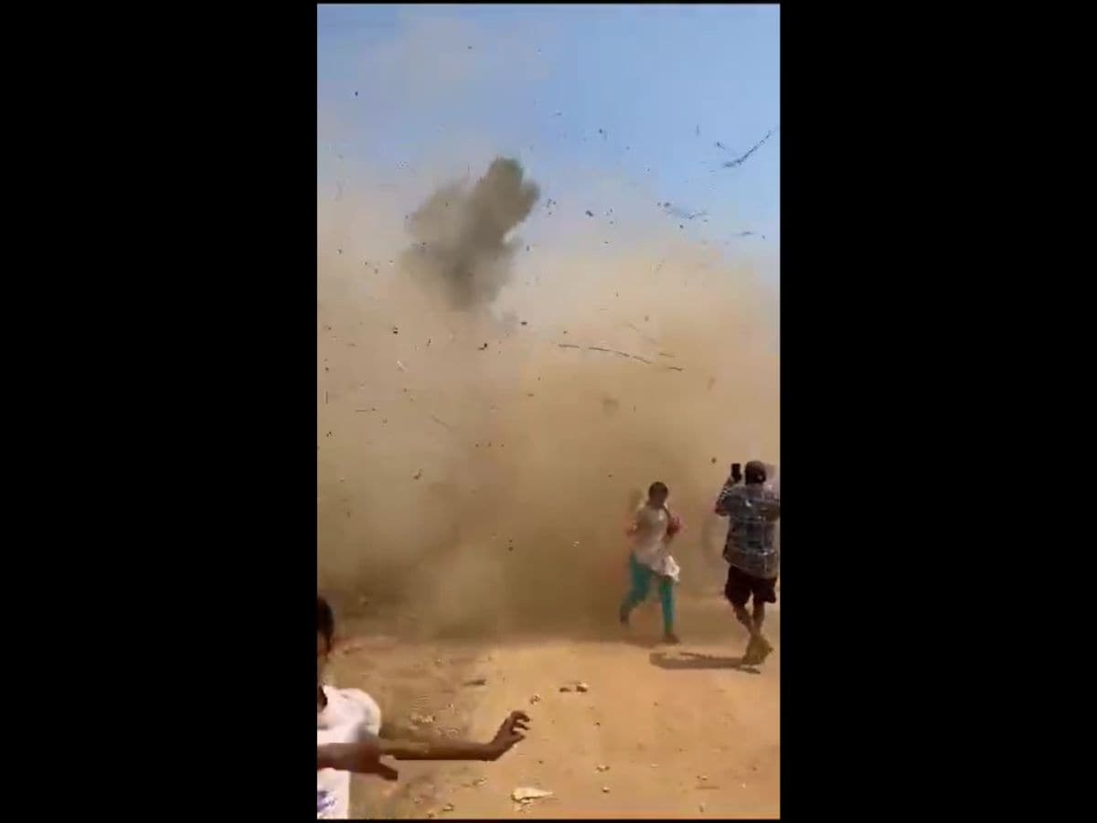 Anekal: ಧರೆಗುರುಳಿದ 120 ಅಡಿ ಎತ್ತರದ ತೇರು; ಹುಸ್ಕೂರು ಮದ್ದೂರಮ್ಮನ ಜಾತ್ರೆಯಲ್ಲಿ ...